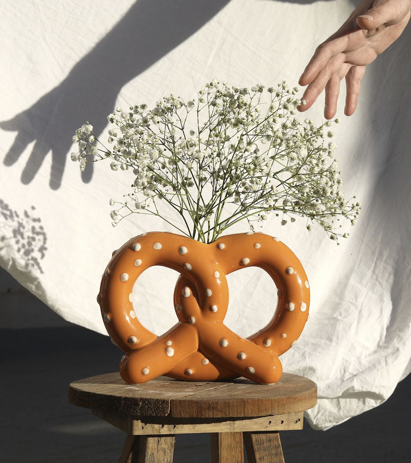 Vase bretzel en céramique par Fluid Market